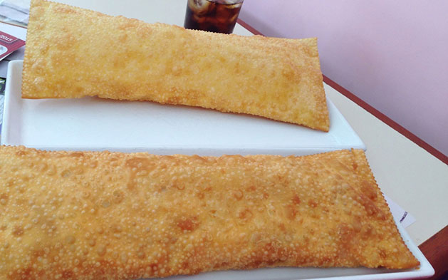 Pastel GIGANTE 30cm (Carne ou Frango) + Refri Lata!